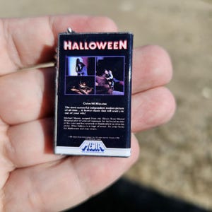 Horror Movie Keychains - Miniature Movie Keychains - Mini VHS - 60 ...