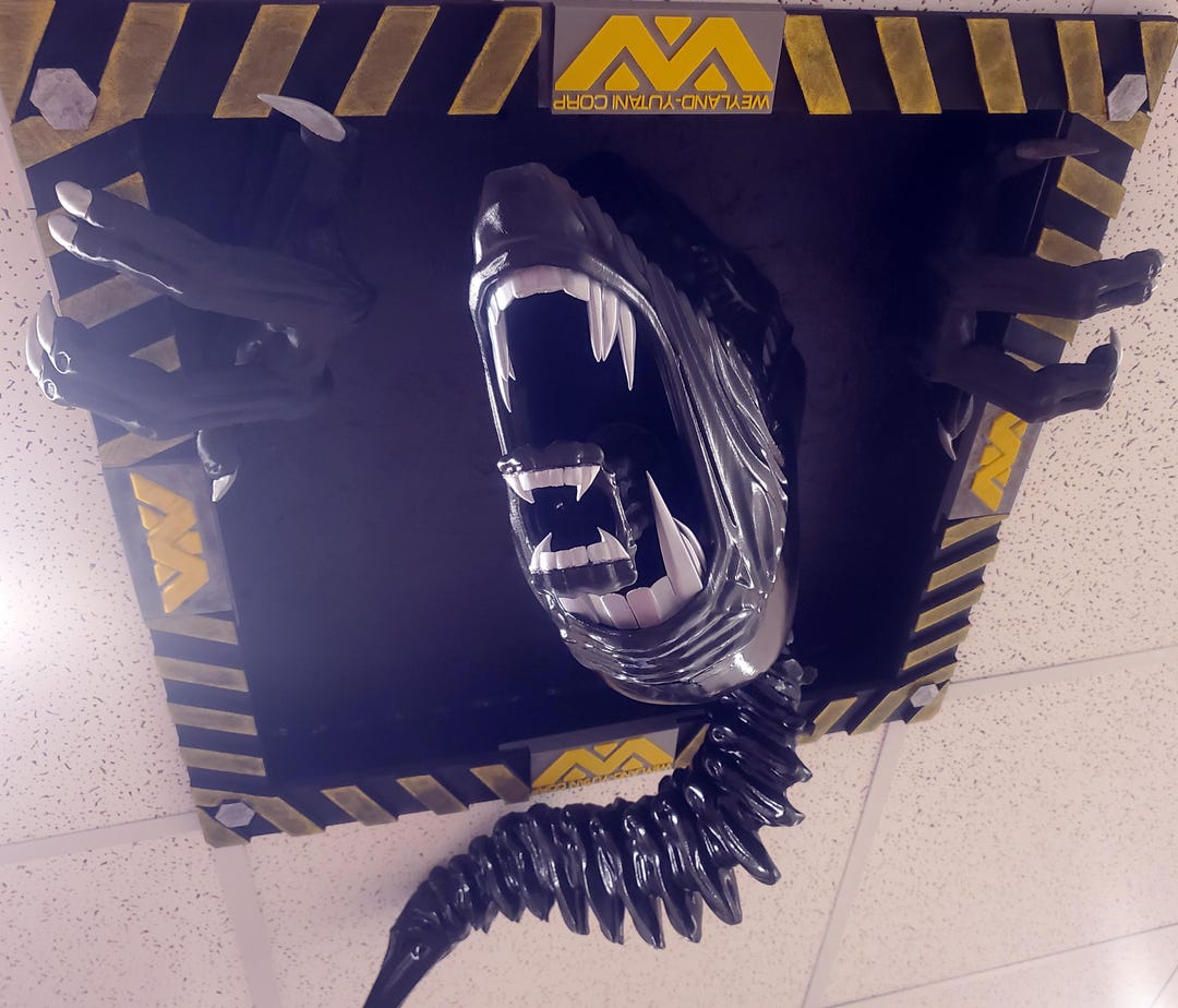 Xenomorph Ceiling Display - Aliens Horror Wall Art - Gift for Gamer ...