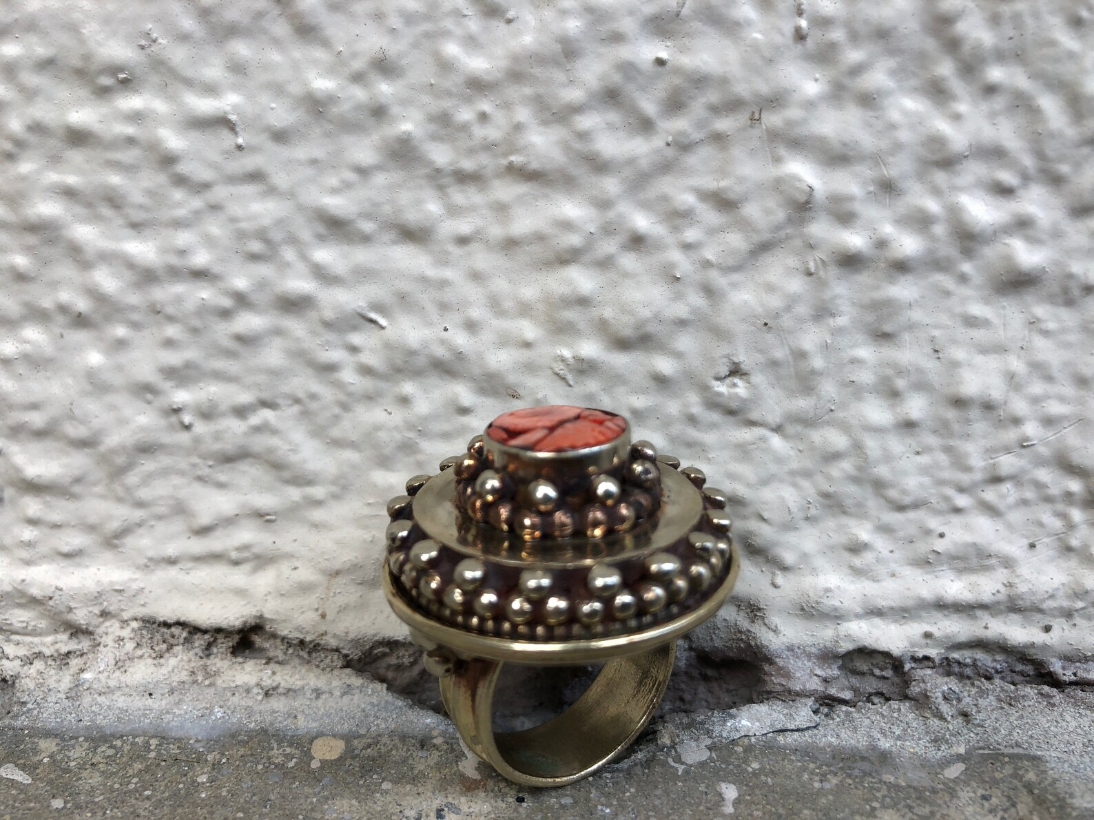 VINTAGE Moroccan Ring Silver Tone Metal Pink Natural Coral Stone Round ...