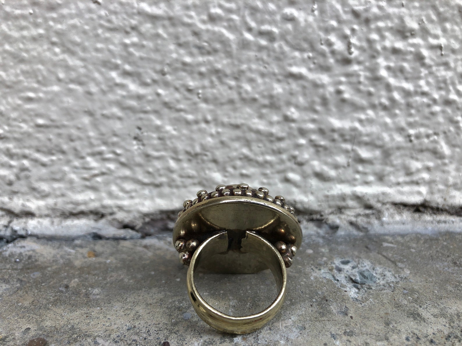 VINTAGE Moroccan Ring Silver Tone Metal Pink Natural Coral Stone Round ...