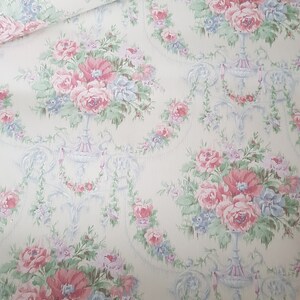Gorgeous English Vintage Wallpaper With Beautiful Floral / Roses ...