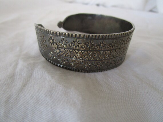 Antique Beautifully Engraved Fancy Design Silver Cuf… - Gem