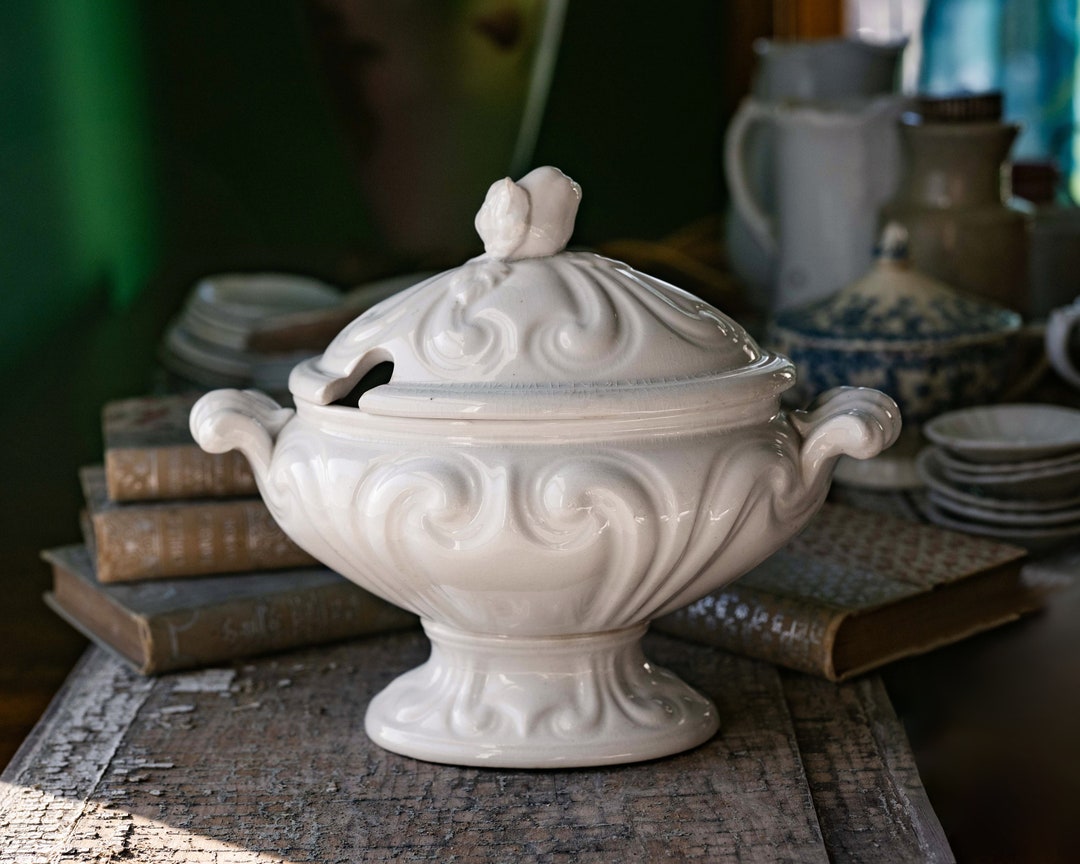 Stunning Berlin Swirl Shape / Pattern Sauce Tureen; Antique White ...