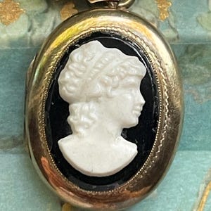 Antique Cameo Locket Pendant Necklace, Retro Jewelry, Victorian Charm ...