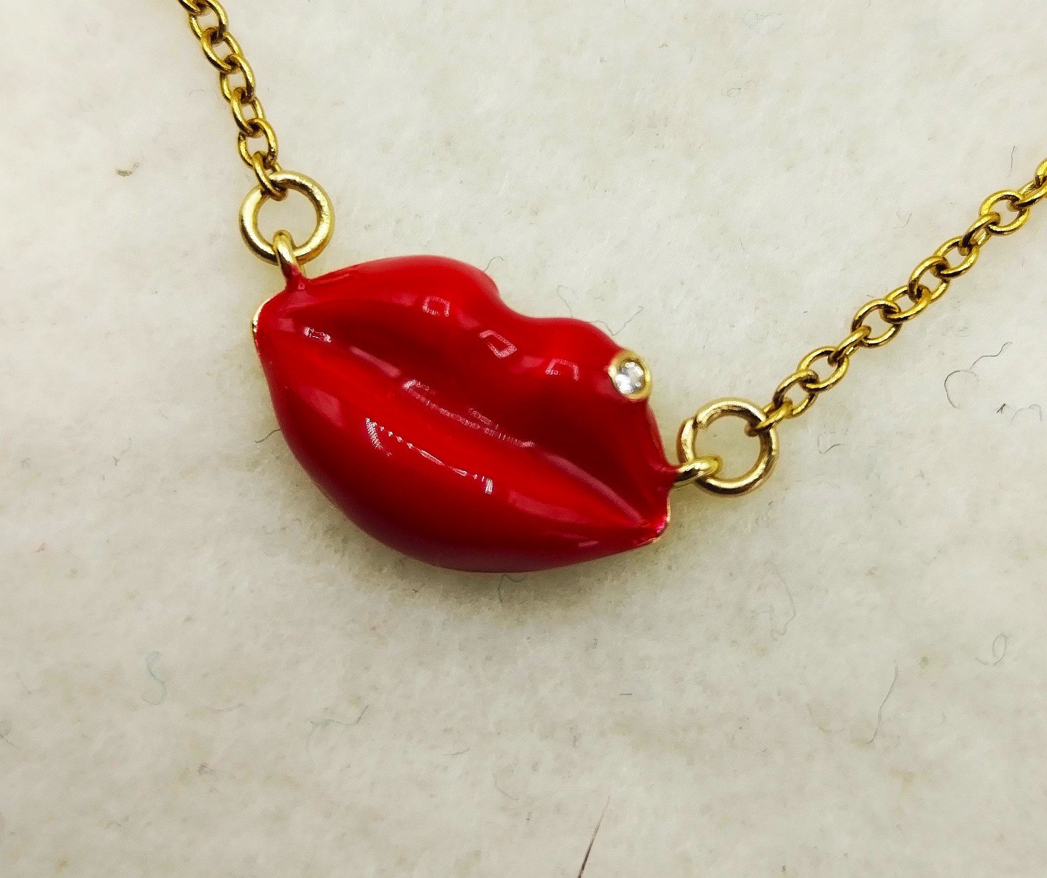 S. Valentine gift Ciondolo con labbra, #lips necklace, Collana con ...