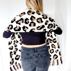 Crochet Pattern Leopard Print C2C Pocket Shawl / Scarf - Etsy