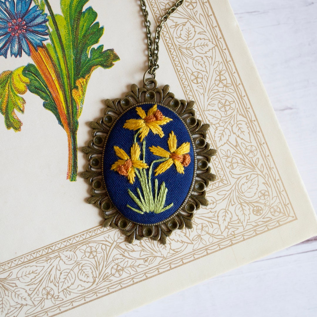 Embroidered Daffodil Necklace, Birth Flower Necklace for March - Etsy