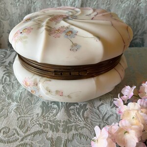 Vintage "wavecrest" Large Floral Lidded/hinged Dresser Box - Etsy