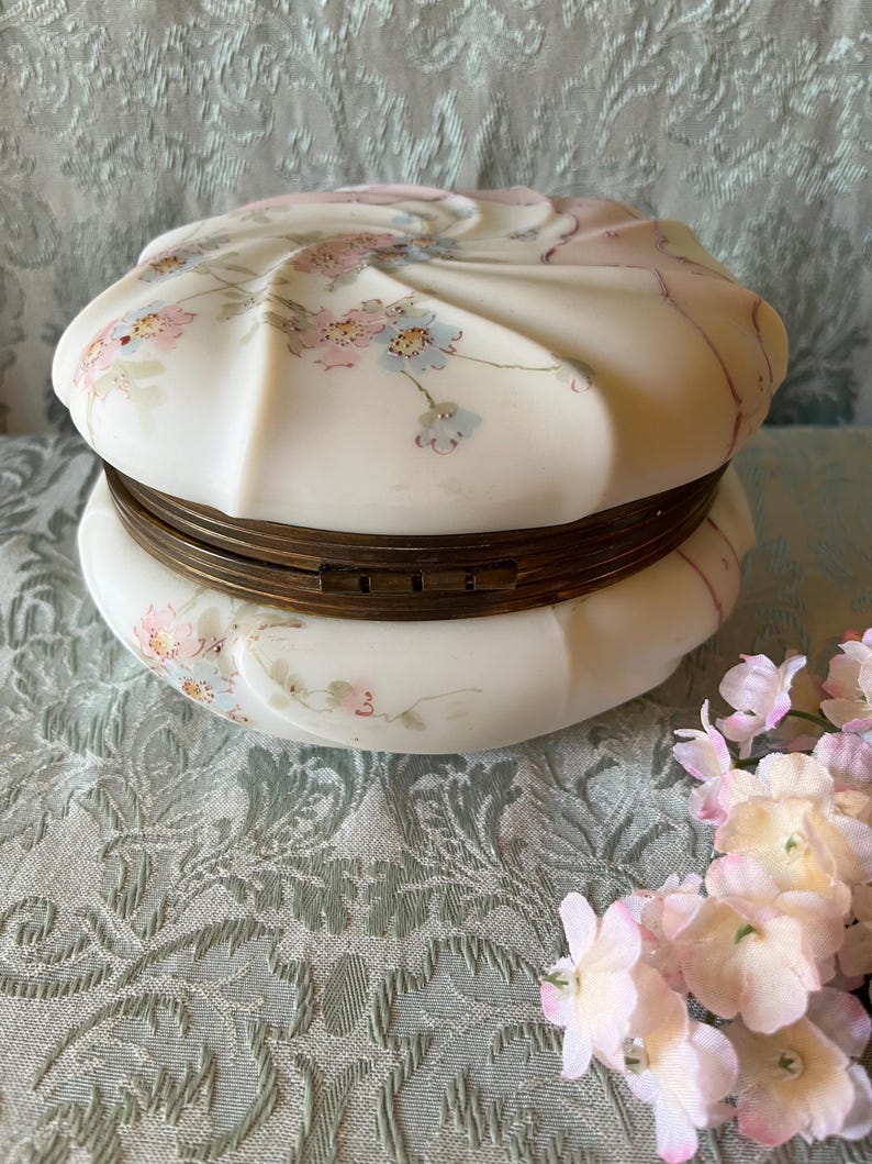Vintage "wavecrest" Large Floral Lidded/hinged Dresser Box - Etsy