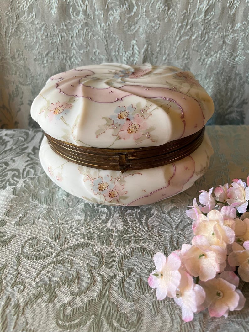Vintage "wavecrest" Large Floral Lidded/hinged Dresser Box - Etsy