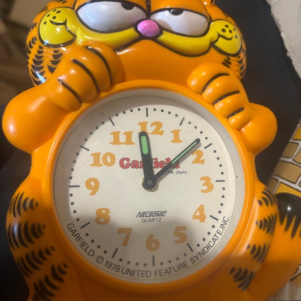 Garfield Clock - Etsy