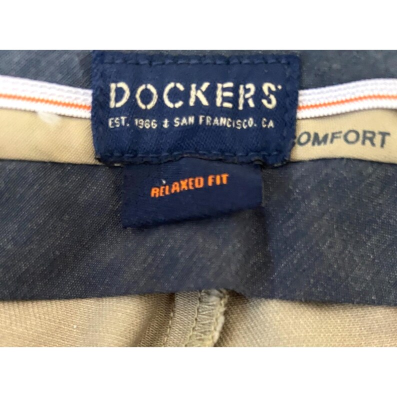 Dockers Men's Relaxed Fit Khaki Pants Pleated Front Flex Comfort ...