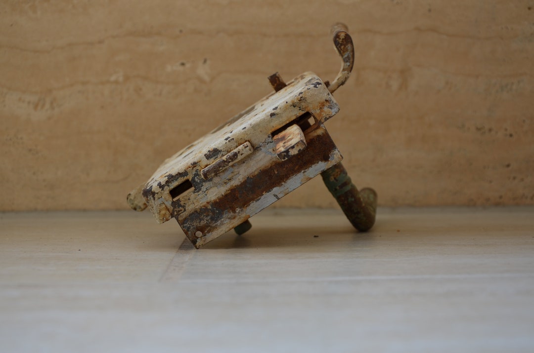 Vintage Metal Lock, Rustic Home Collectible Lock, Old Locking Mechanism ...