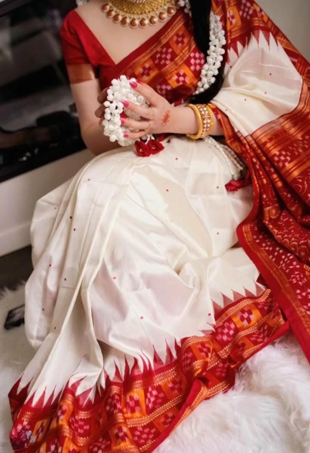 White and Red Khandua Ikat Double Pasapali Border Silk Authentic ...