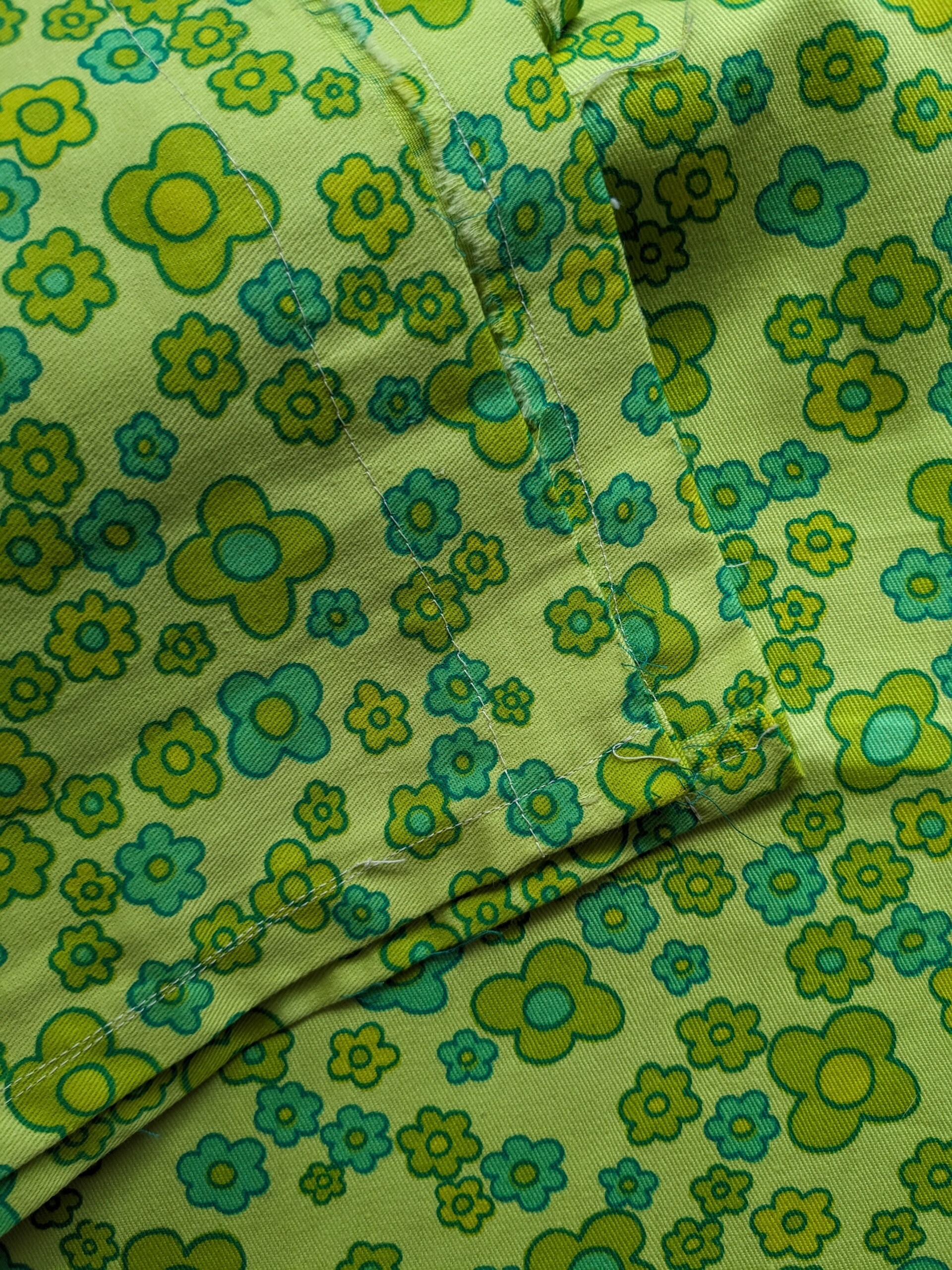 Vintage Green Retro Flower Fabric, Shabby Chic Vintage Floral Fabric ...