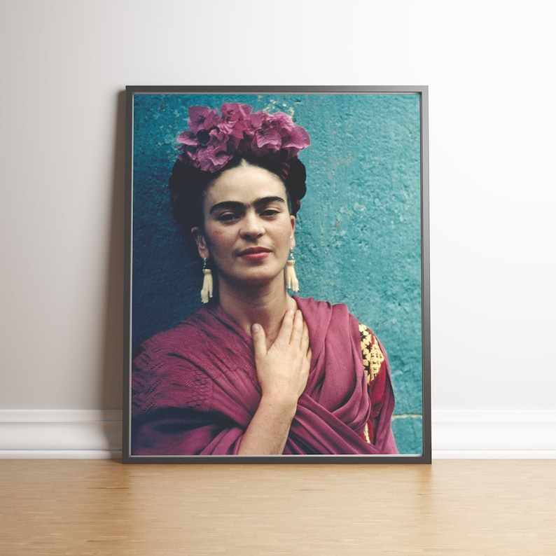Frida mit Blumen, Frida Kahlo Druck Fotografie, Frida, Promi-Poster ...