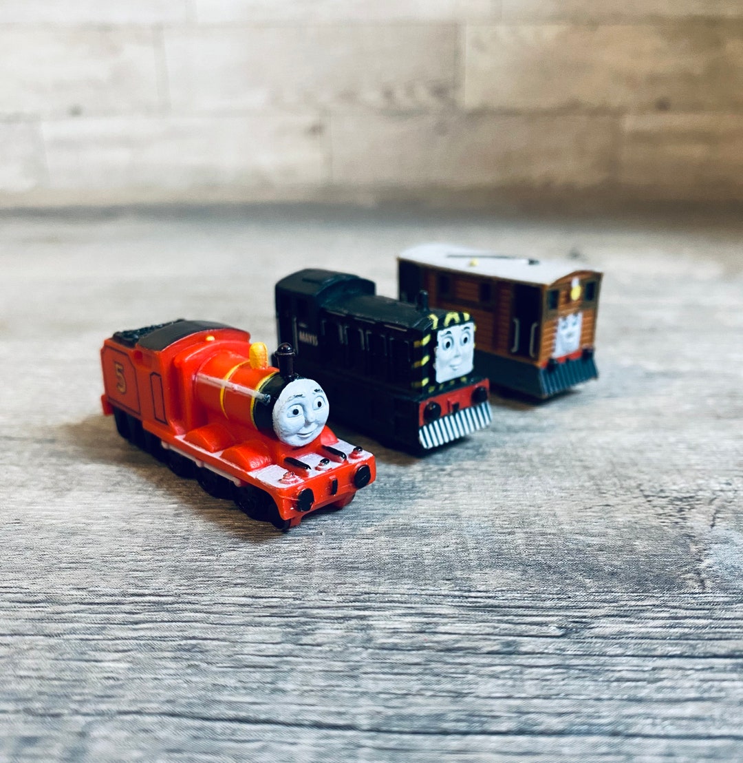 3 Vintage Miniature Thomas the Tank Engine Take and Play Plastic Trains ...