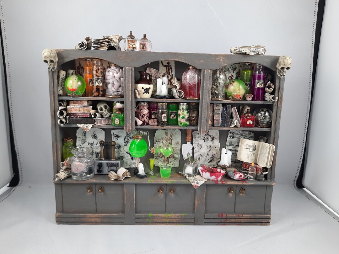 Janet's Fairy Miniatures - Bookcase #91: the Mad Scientist/doctor ...