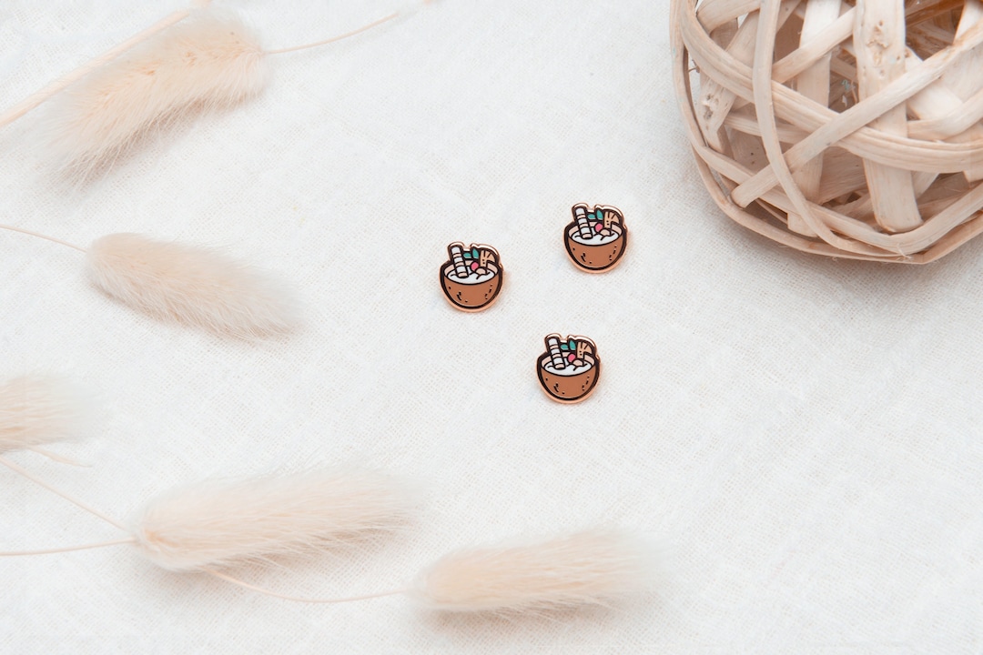 Coconut Pina Colada | Cocktail Collectors Hard Enamel Pin Badge ...