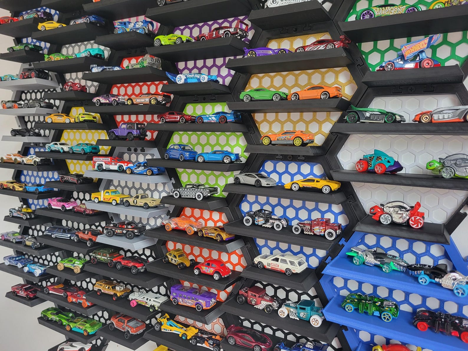 Hot Wheels Hexagonal Shelves Display Stage Shelf Locking Wall Mini Cars ...
