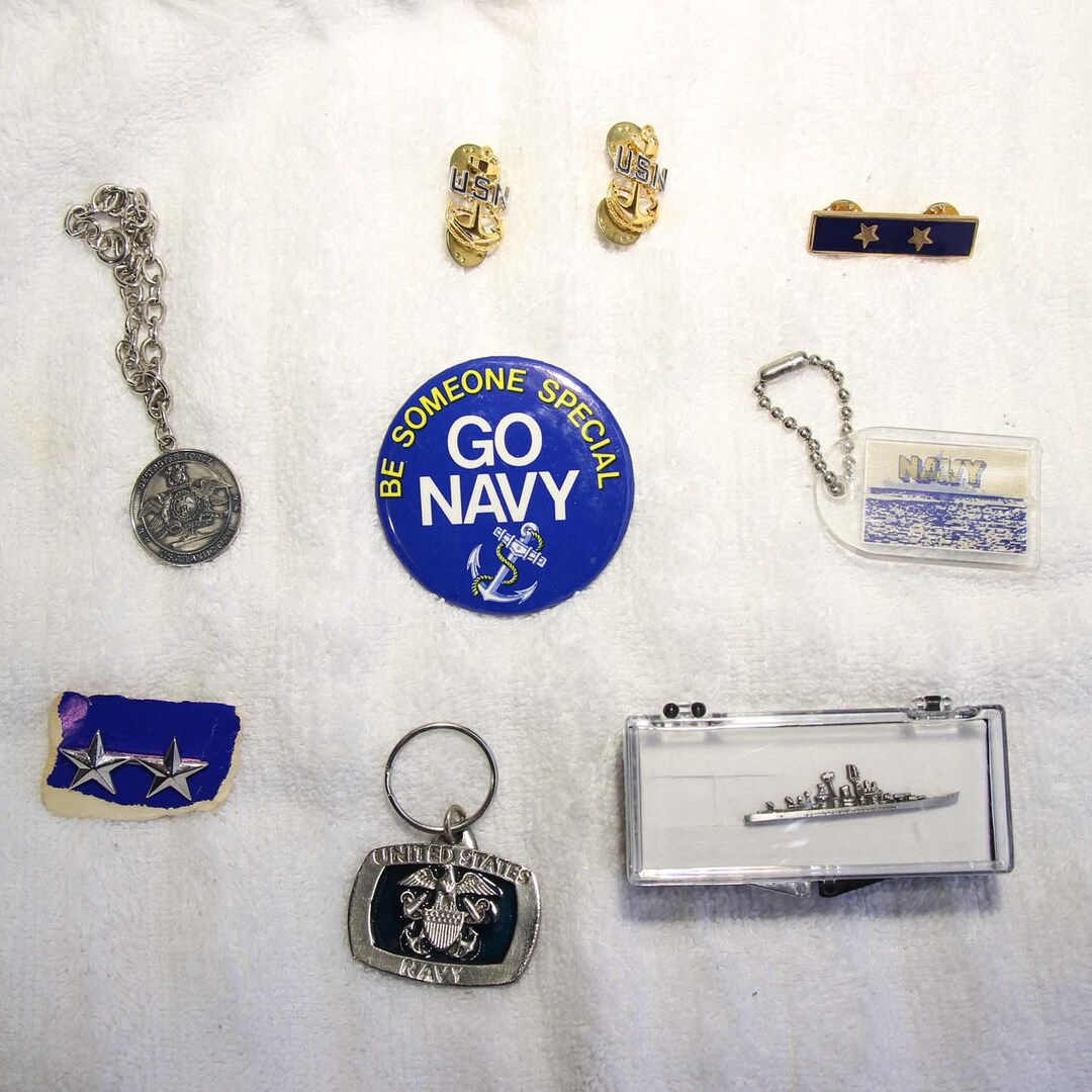 Militaria US Navy Lot - Pins & Keychains - USS Brownson DD-868 - Etsy
