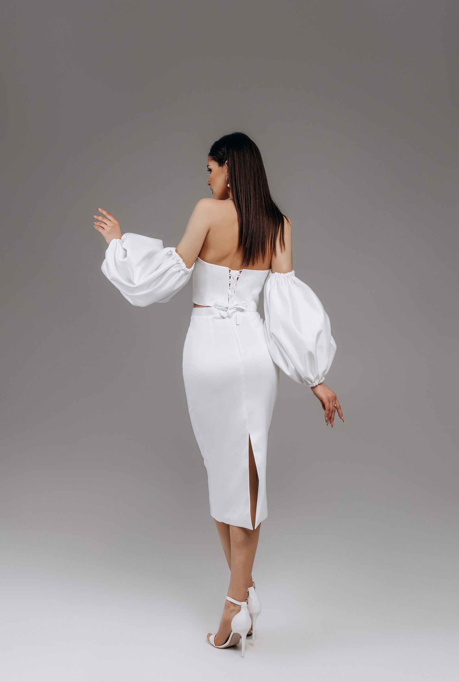 Straight Silhouette Dress, Exposed Back, Wedding Dress With Sleeves ...
