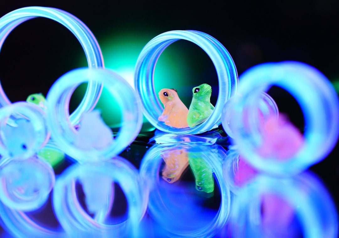 Glow in the Dark Frog Ear Gauges: Double Flared UV Active Plugs (pair ...