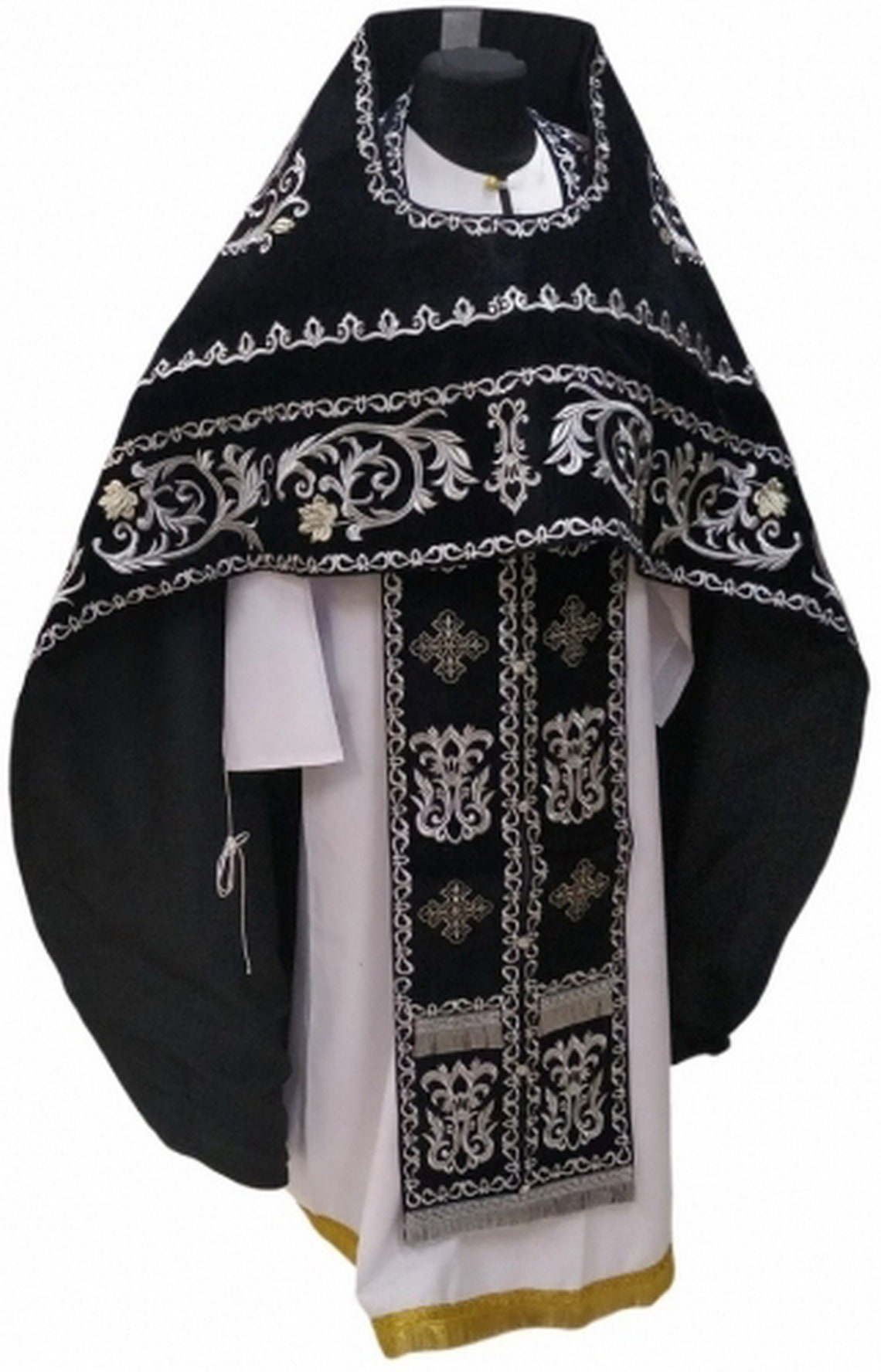 Priest Vestment Completely Embroidered on Italian Velvet Circle ...