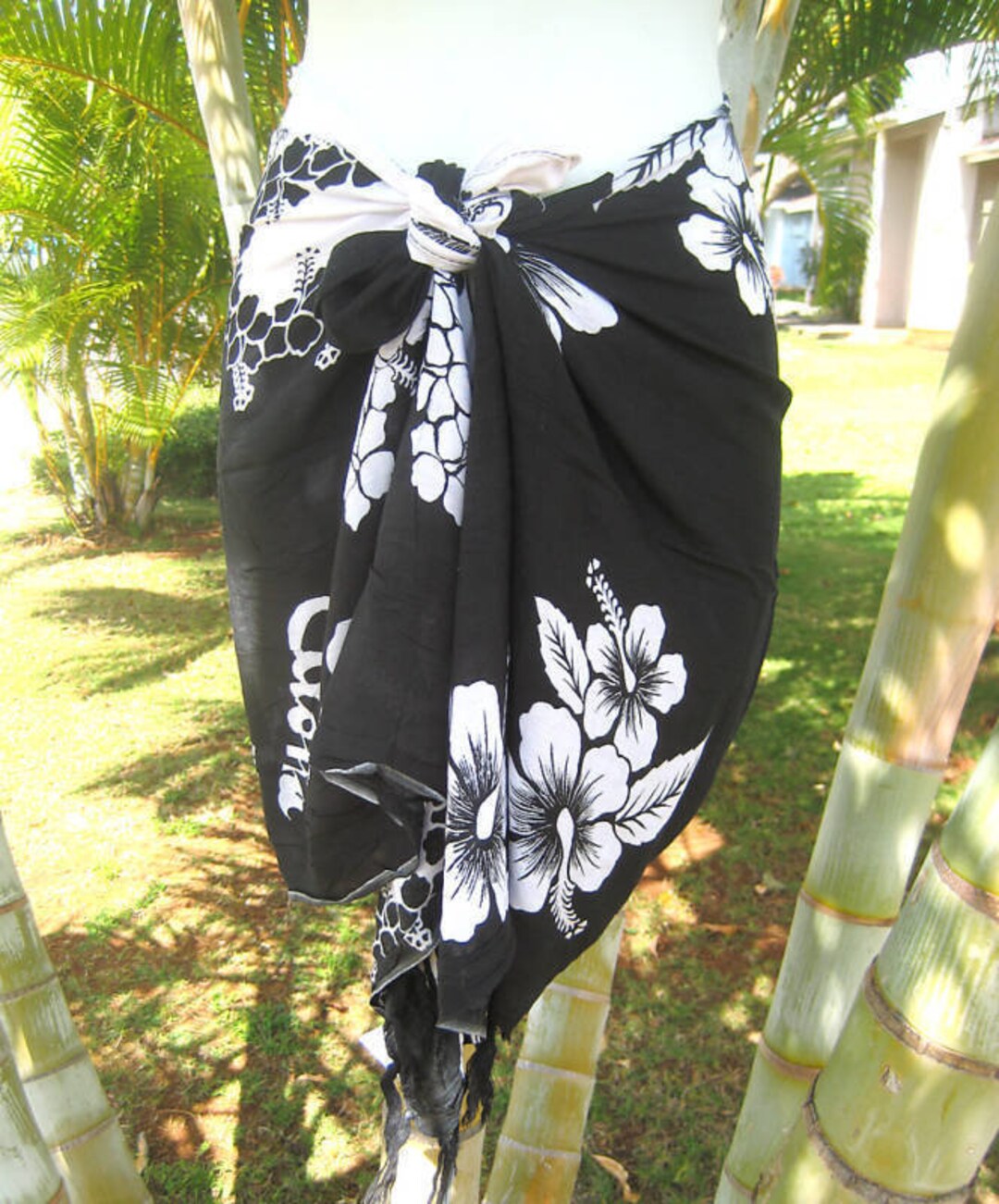 Hawaii Design Short Sarong Pareo Black White Hibiscus Tropical Cruise ...