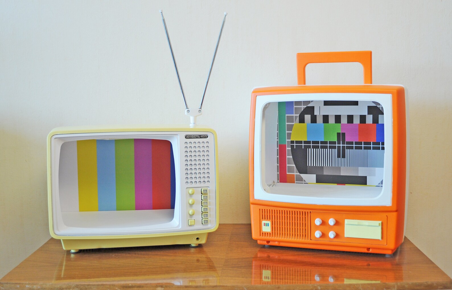 Vintage TV Restyled / Home Decor / Mini Cabinet / Retro - Etsy