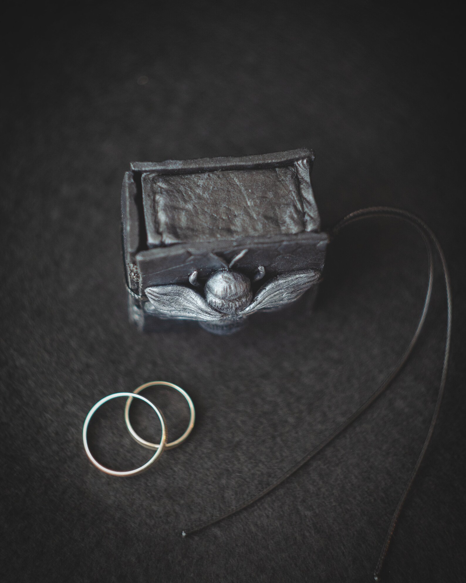 Black Slim Ring Box With Bee Proposal Wedding Thin Ring Box for Men and ...