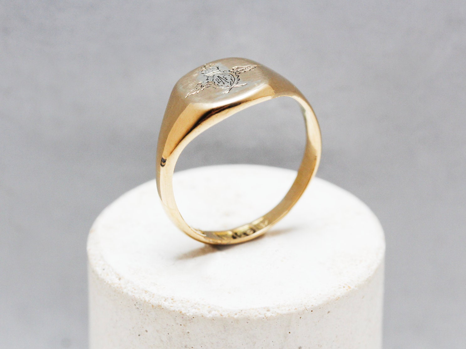 18ct Yellow Gold Woman's RAF Signet Ring UK Size J 1/2 - Etsy