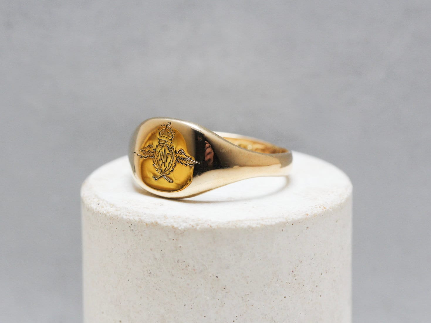 18ct Yellow Gold Woman's RAF Signet Ring UK Size J 1/2 - Etsy