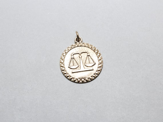 9ct Gold Star Sign / Zodiac October Libra Scales on a… - Gem