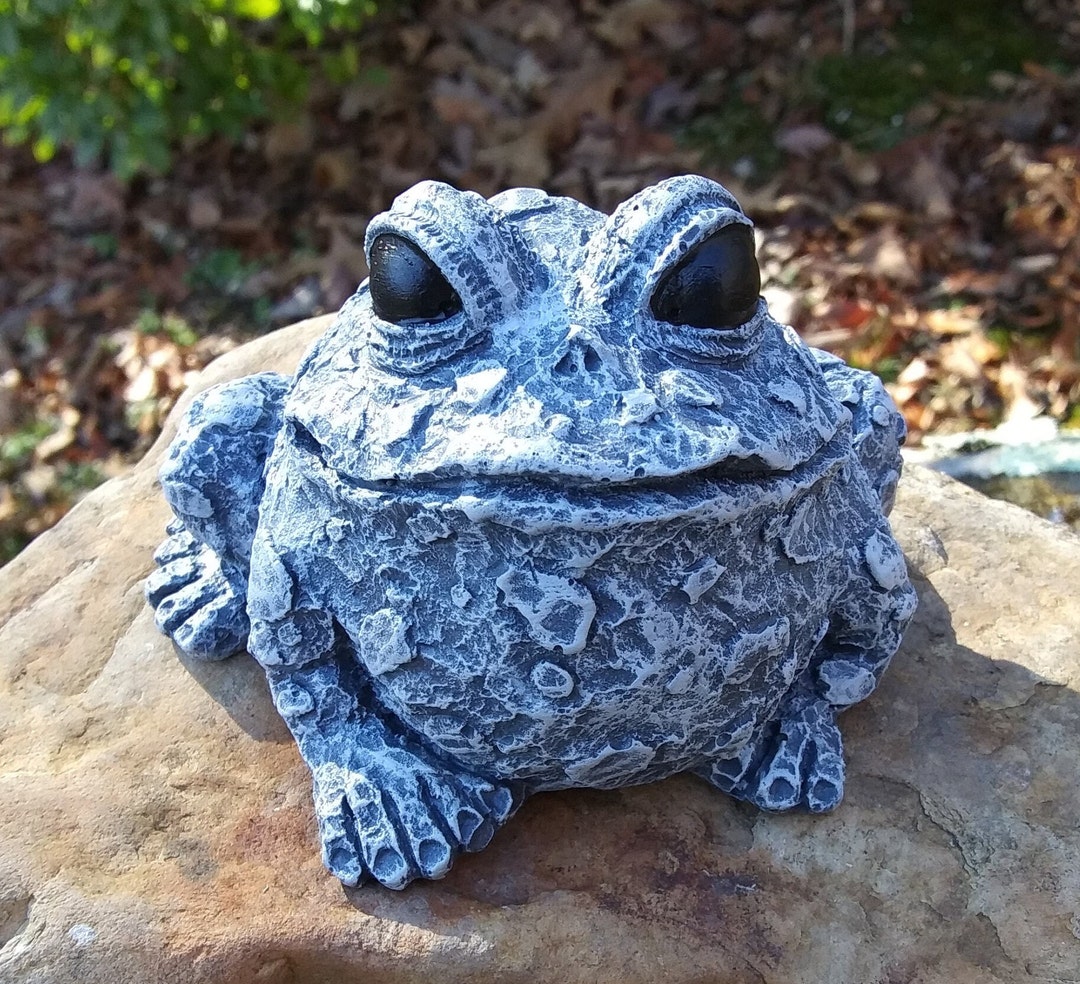 Toad Statue, Garden Toad Statue, Frog Statue, Fairytale Toad Statue ...