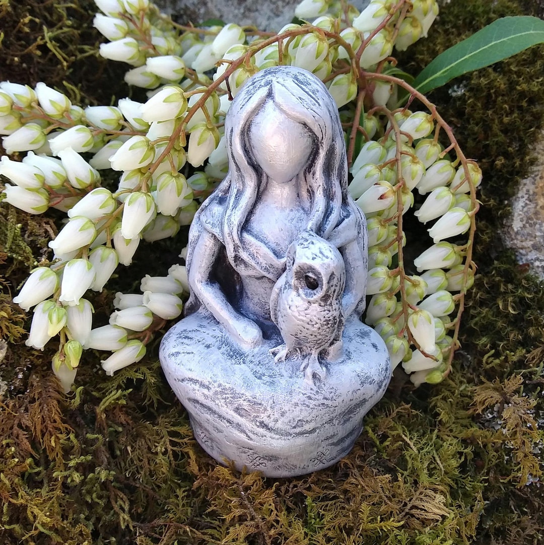 Triple Moon Goddess, Maiden Mother Crone Goddess Statue, Cailleach ...