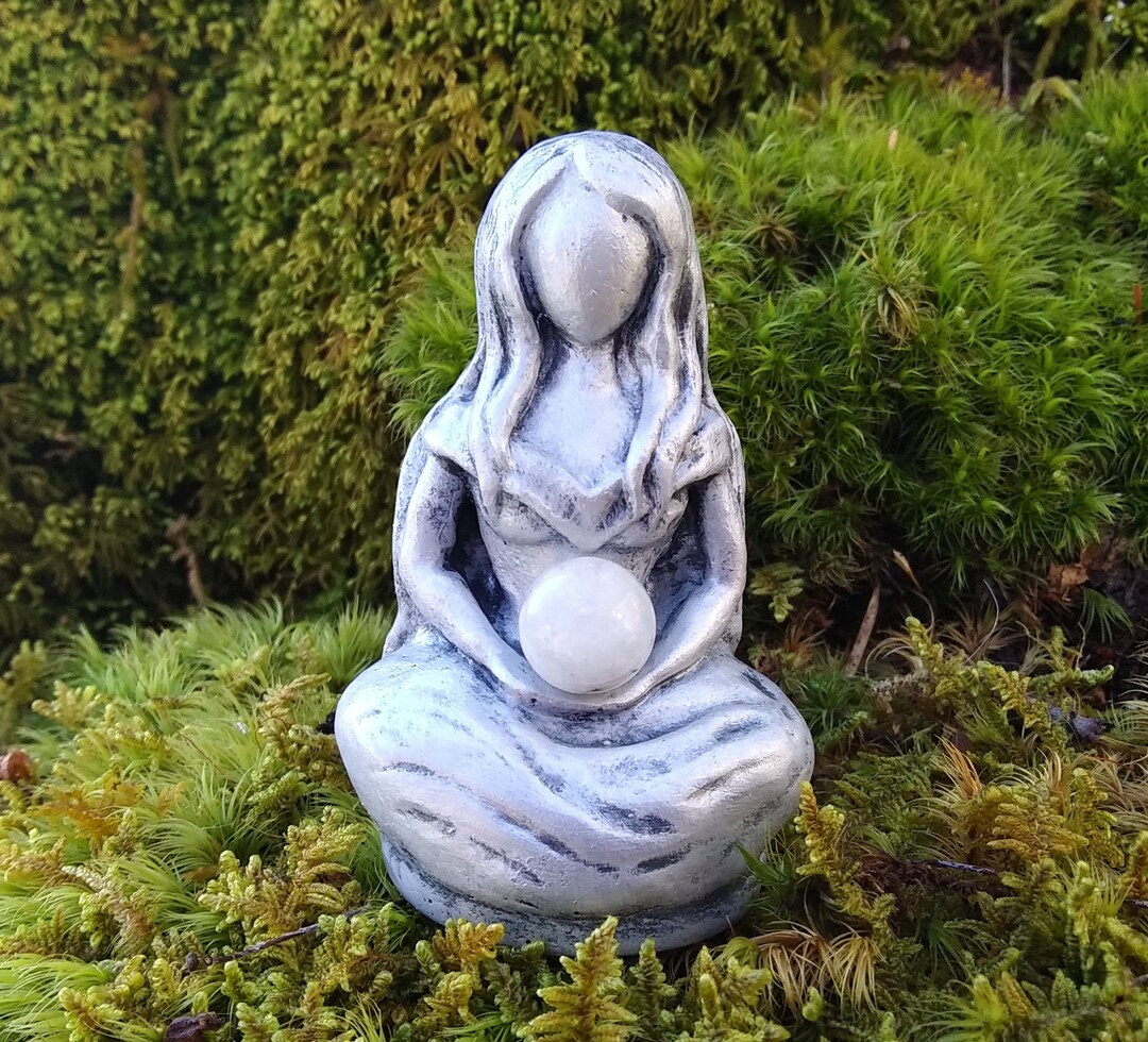 Moon Goddess Statue, Celtic Moon Goddess, Selene Goddess, Triple Moon ...