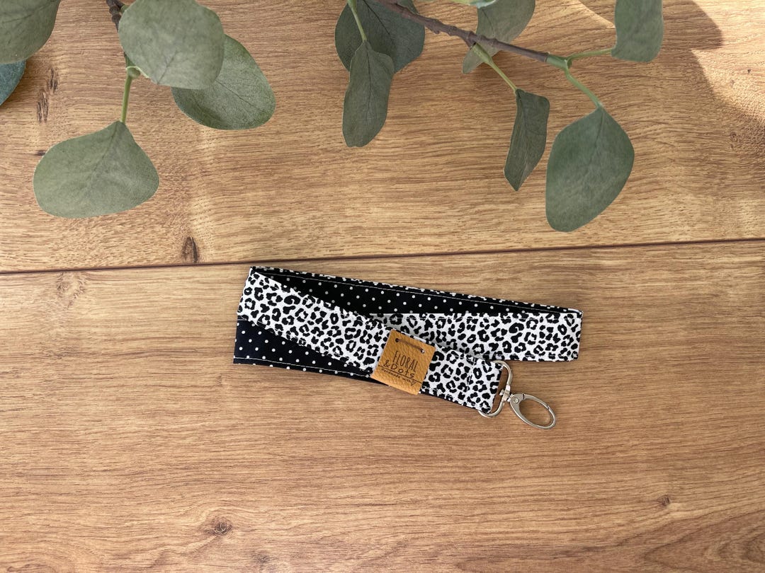 Personalized Leo Look Keyring, ID Lanyard, Vegan • Leopard Print Black ...