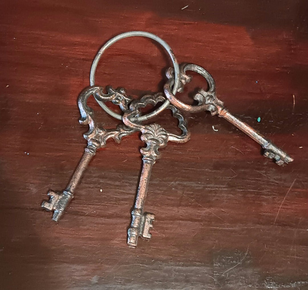 3 Shabby Chic Decorative Metal Skeleton Keys Key Ring Oversize Copper ...