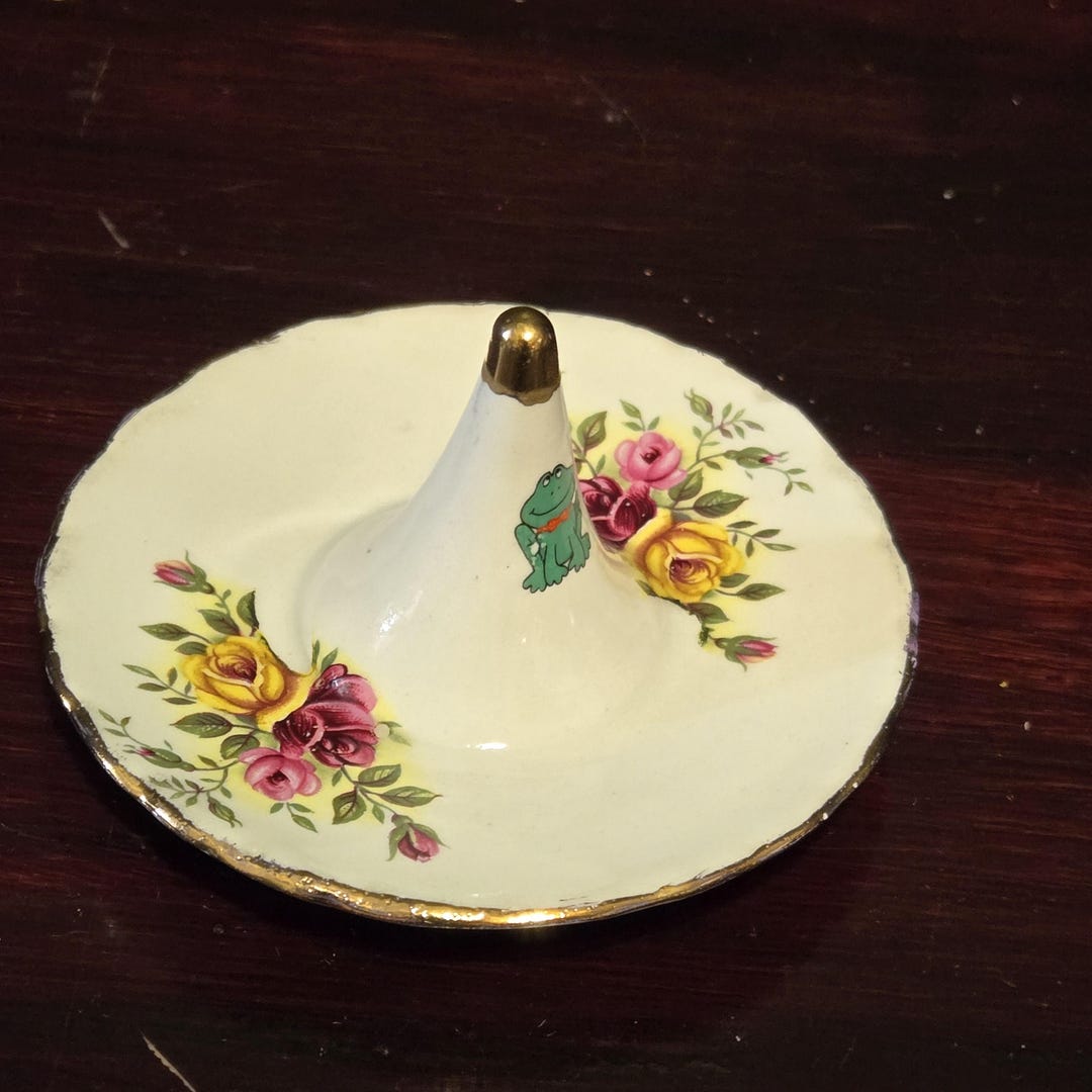 Vintage Glazed Porcelain Ring Stand Spindle Vanity Sink Gold Trim ...