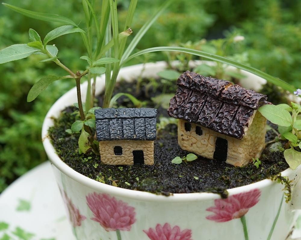 Miniature Resin Thatched Cottage: Fairy Garden Terrarium Figurines ...