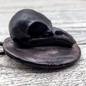 Handmade Goth Matte Black Grey Resin Crow Raven Skull Pendant Necklace ...