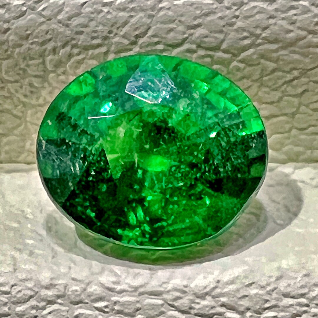 Natural Tsavorite 7.2x6x4.4mm Oval Shaped Gemstone, Weight- 1.46 Carats ...