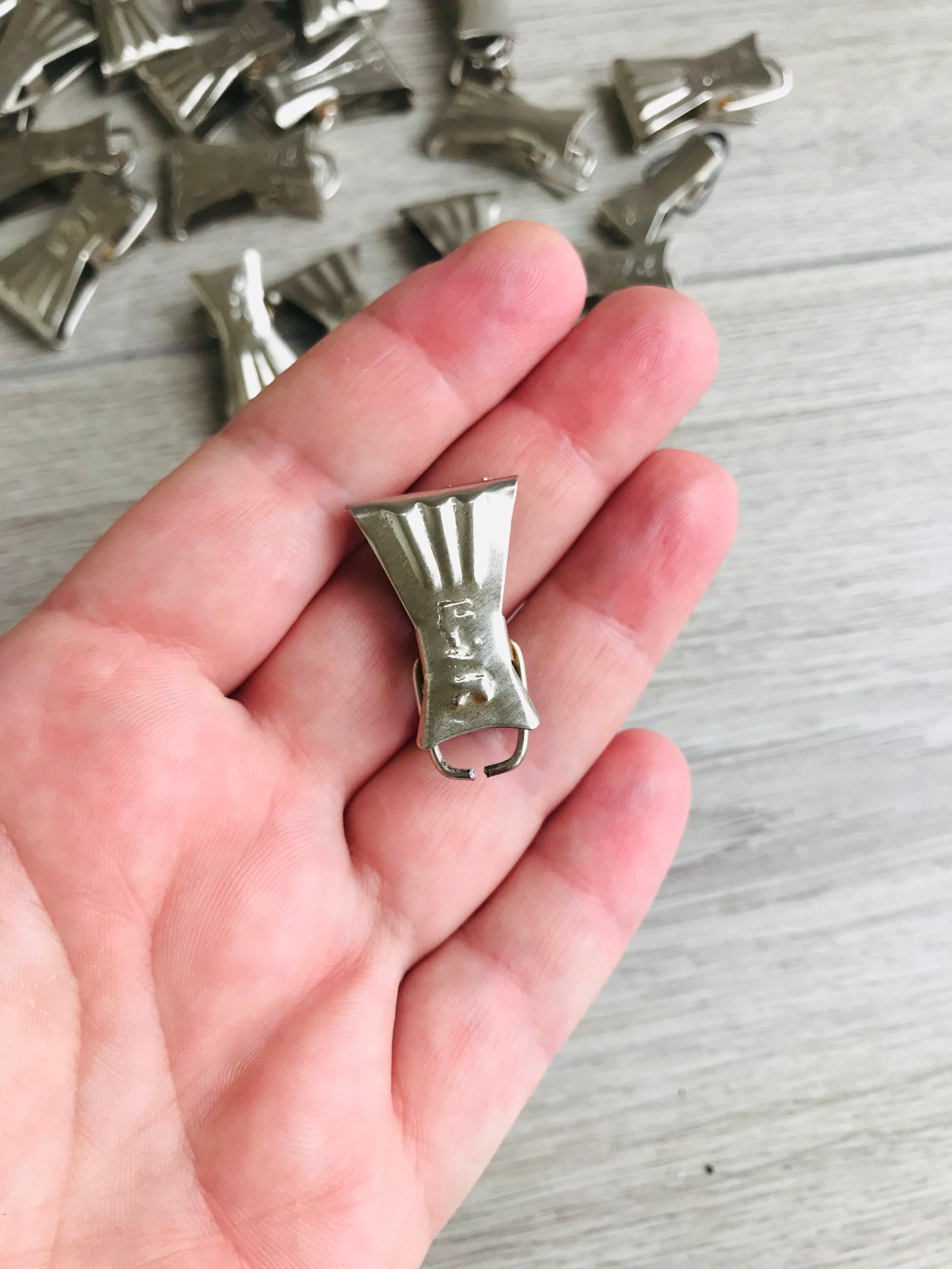 Vintage Metal Curtain Clips Set Display Clips or Curtain Rings - Etsy