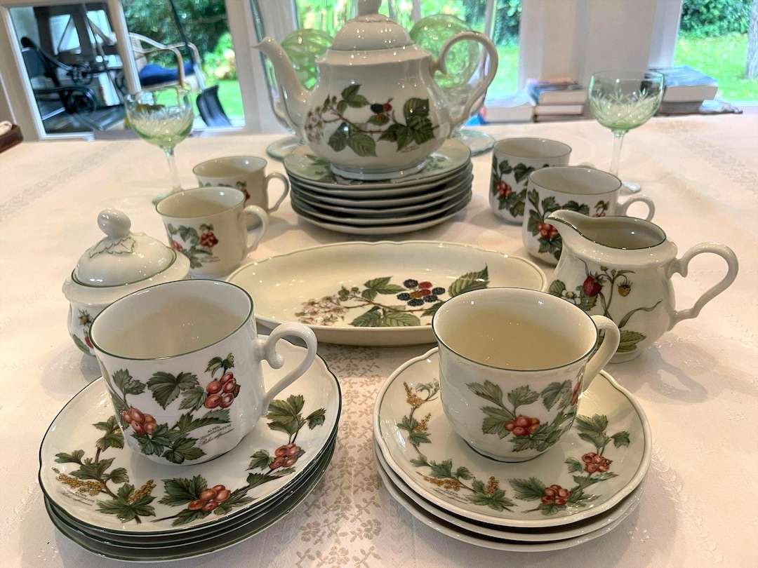 Seltmann Weiden Marie-luise Waldbeere Porcelain Tea and Pastry Service ...