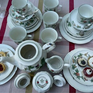 Seltmann Weiden Marie-luise Waldbeere Porcelain Breakfast Service, FREE ...