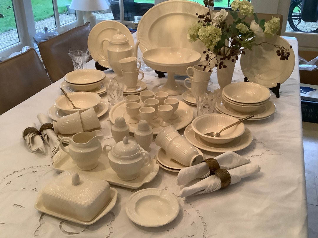 Wedgwood Edme Breakfast and Lunch Service for 8 Place Settings, 52 ...