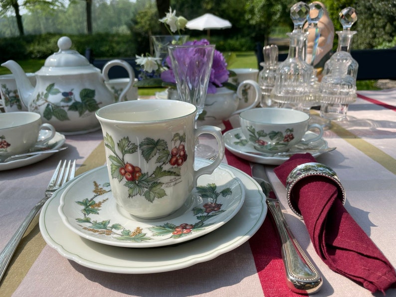 Seltmann Weiden Marie-luise Waldbeere Porcelain Breakfast Service, FREE ...