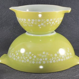 2 Vintage Pyrex Spring Blossom Crazy Daisy Cinderella Bowls 441 750ml ...