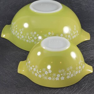 2 Vintage Pyrex Spring Blossom Crazy Daisy Cinderella Bowls 441 750ml ...